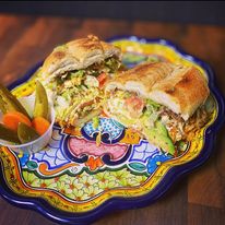 Torta de Tinga de Pollo | Chiquitas Pizzeria